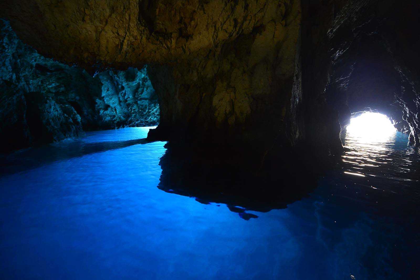Visit Komiža | Modra špilja (Biševo)